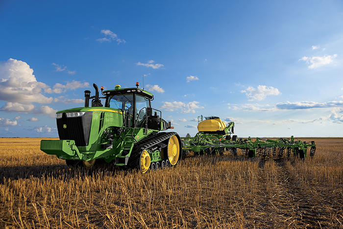 Deere Launches New 9R/9RT Series 4WD & Track Tractors